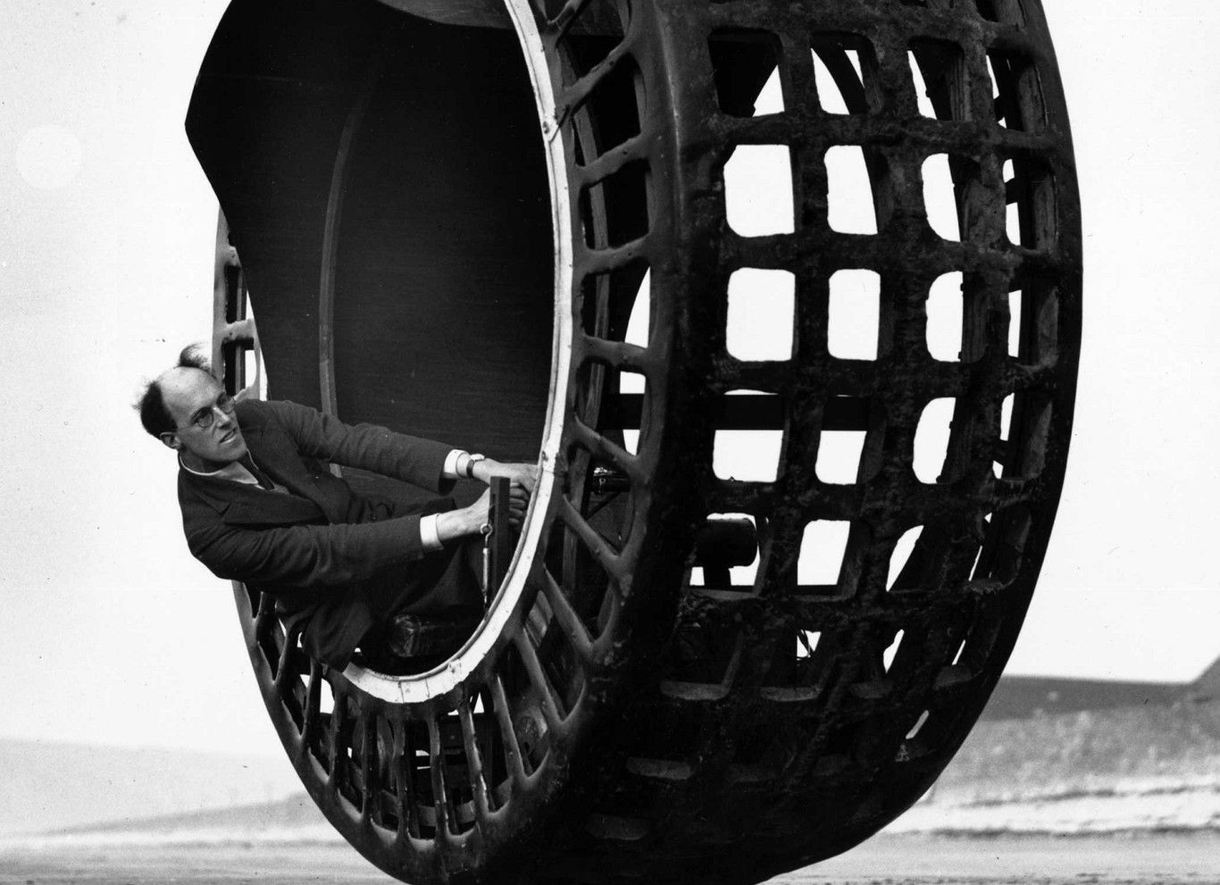 Dynasphere: una rueda gigante loquísima que en los años 30 quiso ...